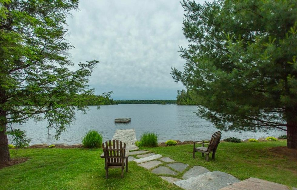 Rent: Stunning Lorimer Lake Escape Has Vacancy to Spare