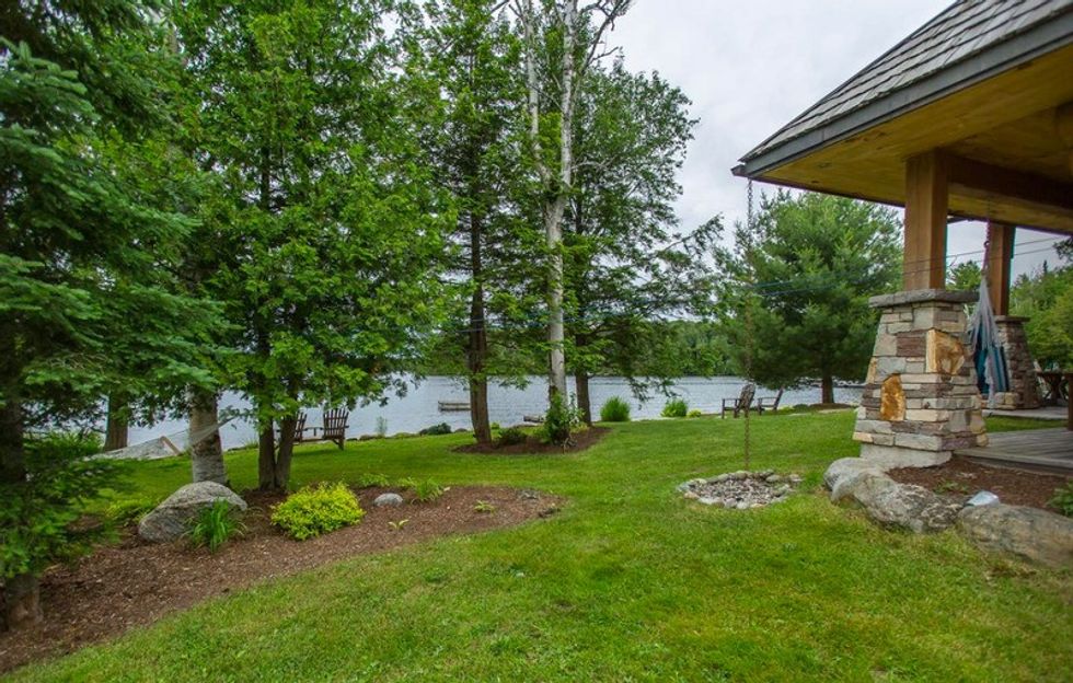 Rent: Stunning Lorimer Lake Escape Has Vacancy to Spare