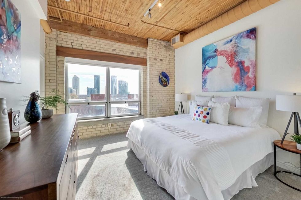 $1.1M for Roomy 2-Bedroom Penthouse in Gotham Lofts