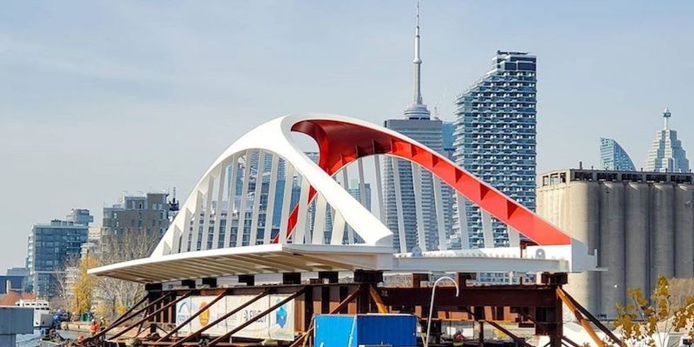 Toronto's New 350-Tonne Cherry Street Bridge Has Officially Arrived ...
