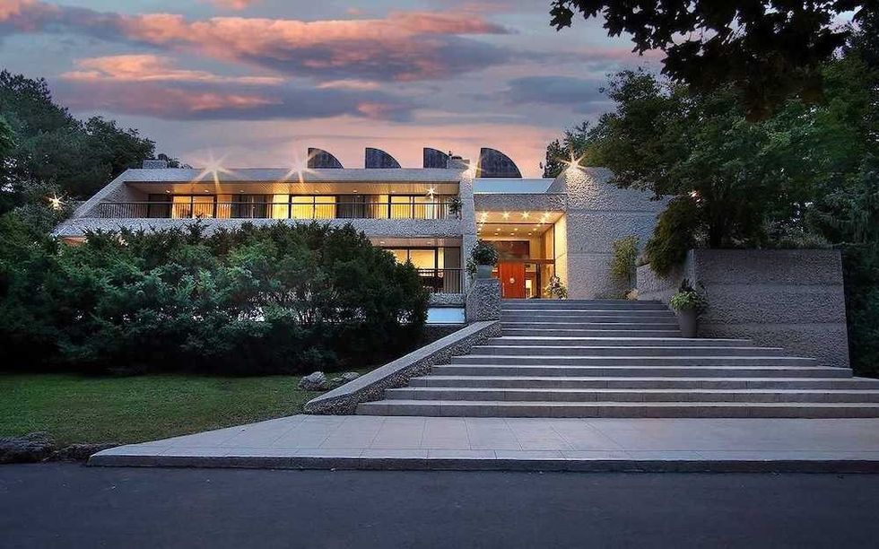 Mansion Designed By Famous Canadian Architect Hits Toronto Market for ...