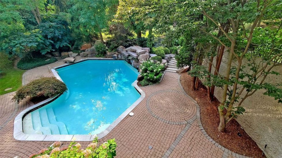 Mansion Designed By Famous Canadian Architect Hits Toronto Market for ...