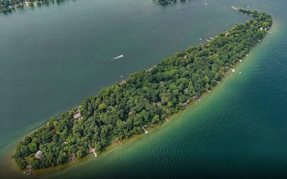 Buying or Selling a Waterfront Property? Here's What to Know